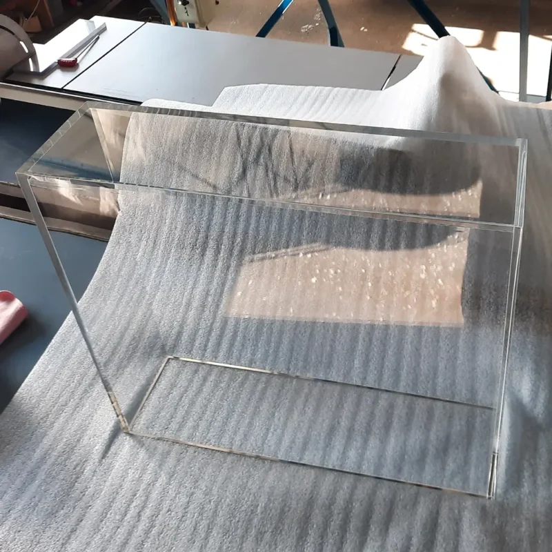 Bac transparent étanche sur mesure en Plexiglas 4 mm